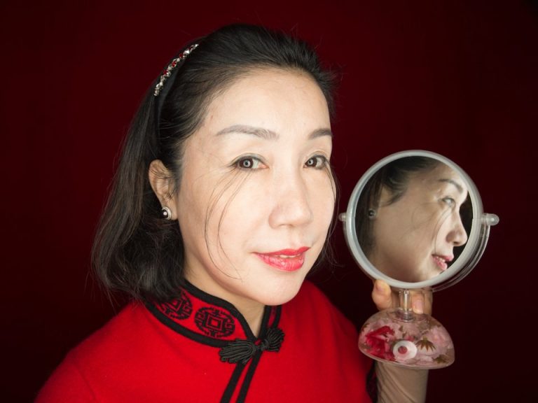 This woman holds the Guinness World Record for the world's longest ...