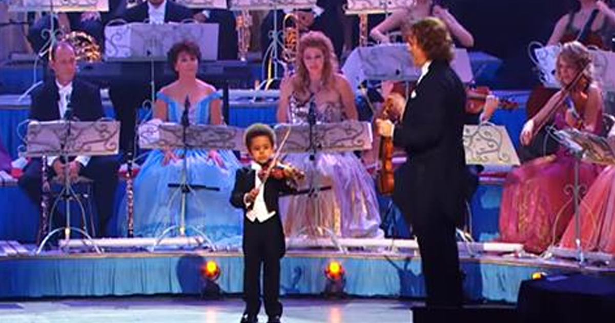 5-Year-Old Violinist Amazes The Audience With His Professional ...